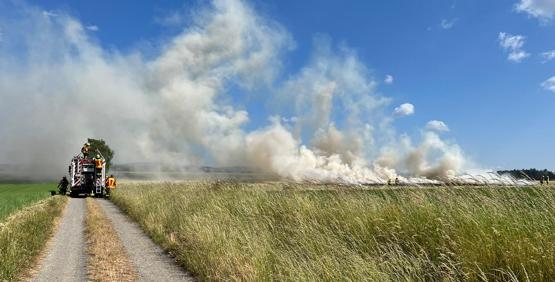 Heuwiese brennt bei Schlackenhof – Oberpfalz24