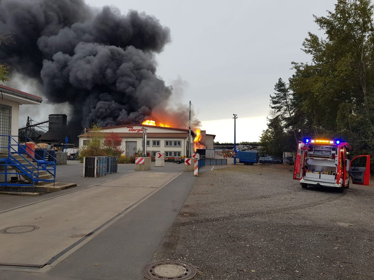 Großbrand bei Firma Bergler in Steinfels – Entwarnung nach ...