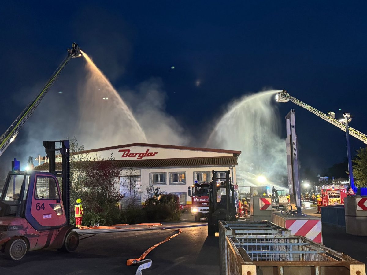 Großbrand bei Firma Bergler in Steinfels – Entwarnung nach ...